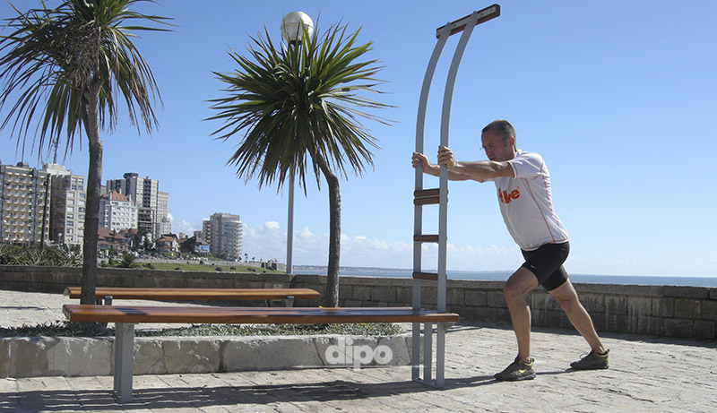 DIPO Equipamiento urbano, Mar del Plata, Argentina | Banco Deck gimnasio
