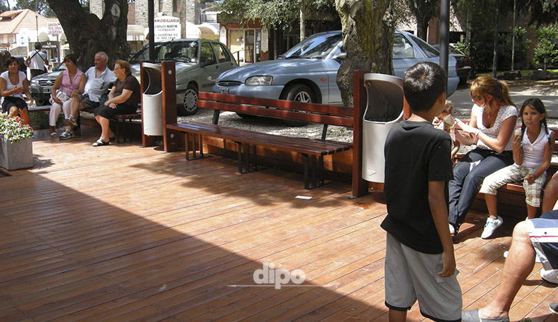 DIPO Equipamiento urbano, Mar del Plata, Argentina | Banco Deck lineal ...