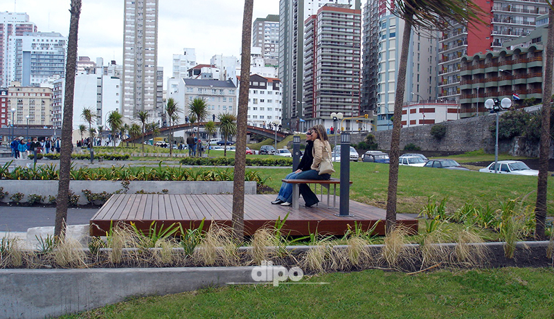 DIPO Equipamiento urbano, Mar del Plata, Argentina | Banco Deck en ...